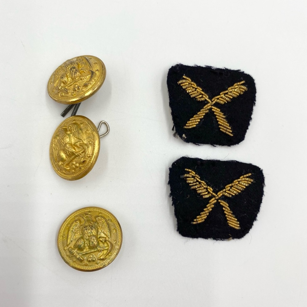 3 Vintage Wwii Vanguard Corps. Eagle Military Buttons… - Gem